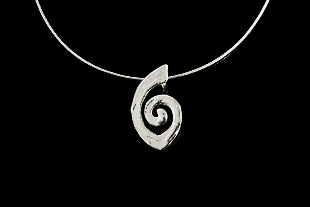 Ndoro Oval Pendant – SUE CHADWICK